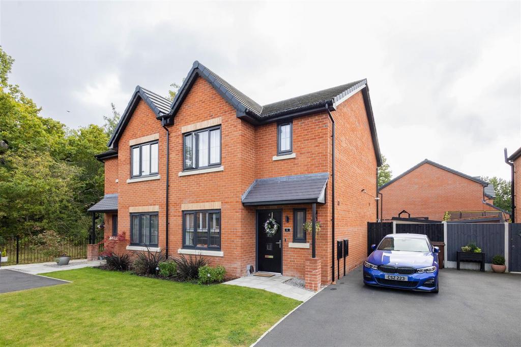 Dunnock Drive, Euxton, Chorley 3 bed semi-detached house - £67,500