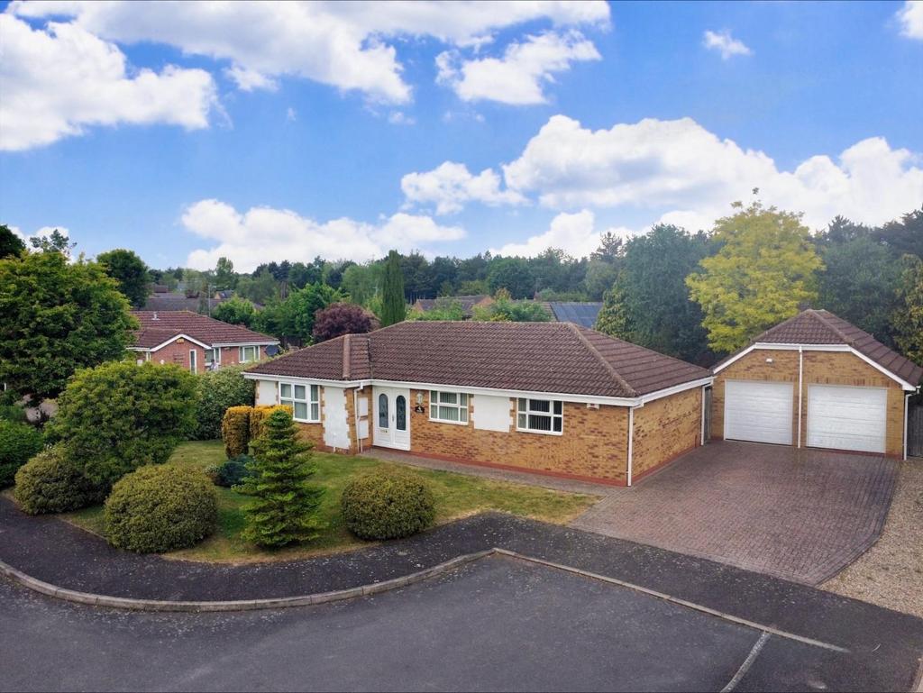 Clumber Drive, Edgemont Grange NN3 3 bed detached bungalow - £575,000