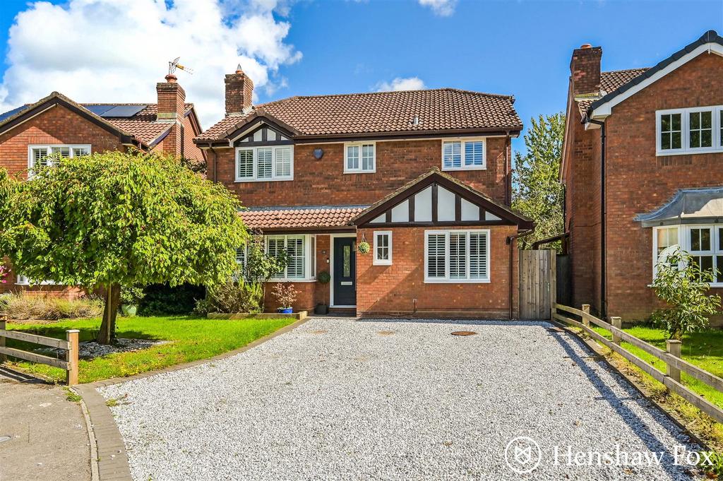 Hunters Crescent, Totton, Hampshire 4 bed detached house - £599,000