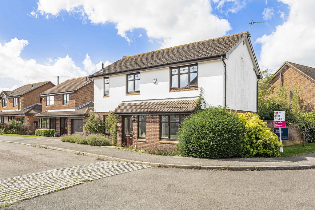 Sixpenny Lane, Chalgrove, OX44 4 bed detached house - £450,000