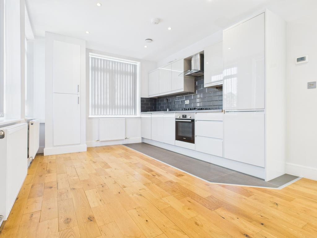 Lime Tree Way, Chineham, Basingstoke... 1 bed flat - £1,000 pcm (£231 pw)