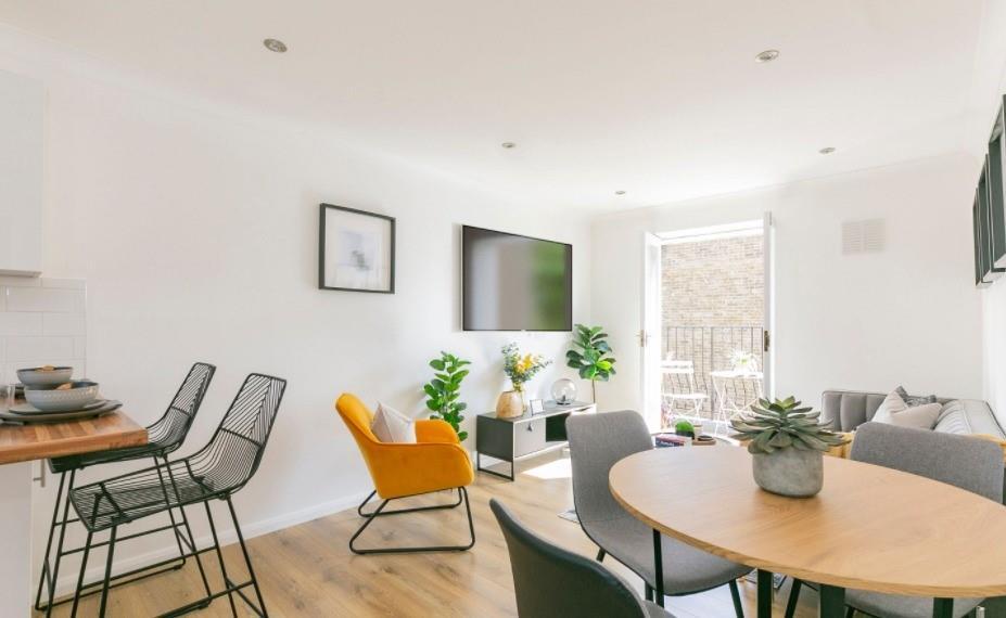 Cedar Terrace, Richmond, TW9 1 bed flat - £450,000