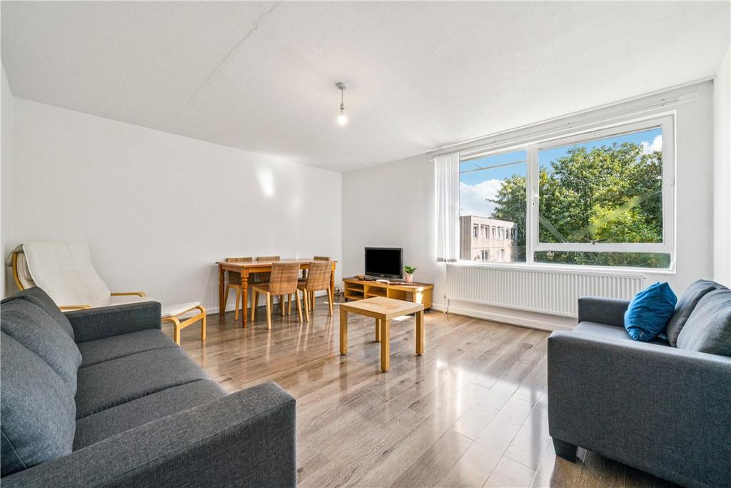 Carlton Drive, London, SW15 3 bed apartment - £3,200 pcm (£738 pw)