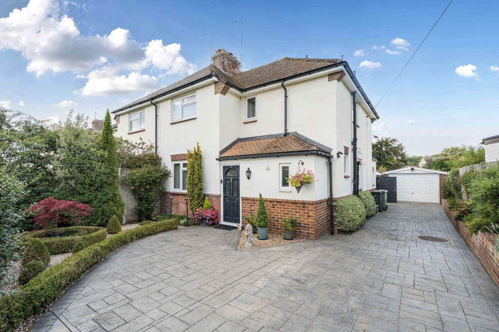 Bayworth, Oxfordshire, OX13 3 bed semi-detached house - £500,000