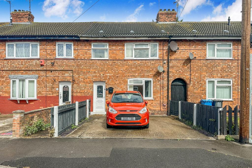 Risby Grove, Hull HU6 3 bed terraced house for sale - £100,000