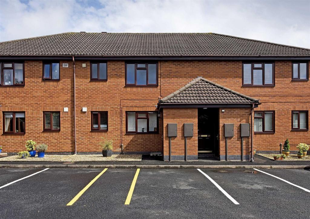 Bilbrook Road, Codsall, Wolverhampton 2 bed apartment - £775 pcm (£179 pw)