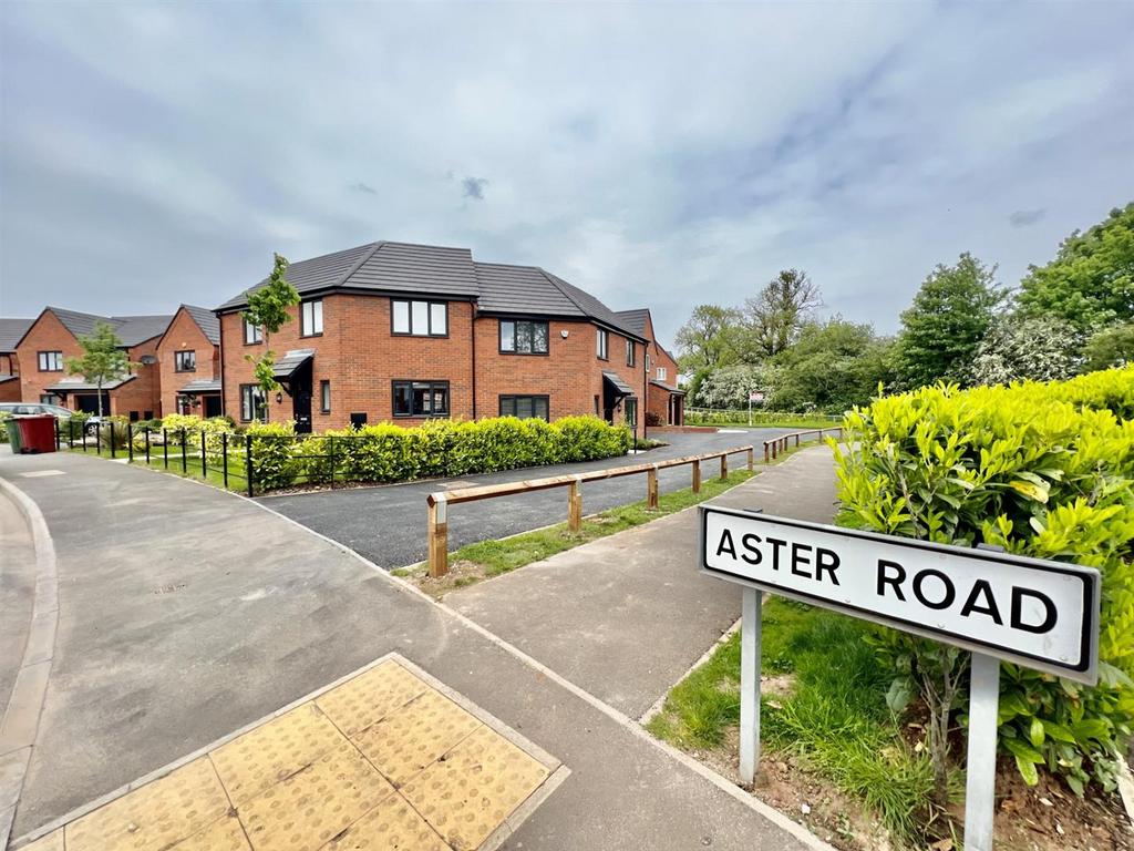 Aster Road, Mansfield NG20 3 bed semi-detached house - £950 pcm (£219 pw)