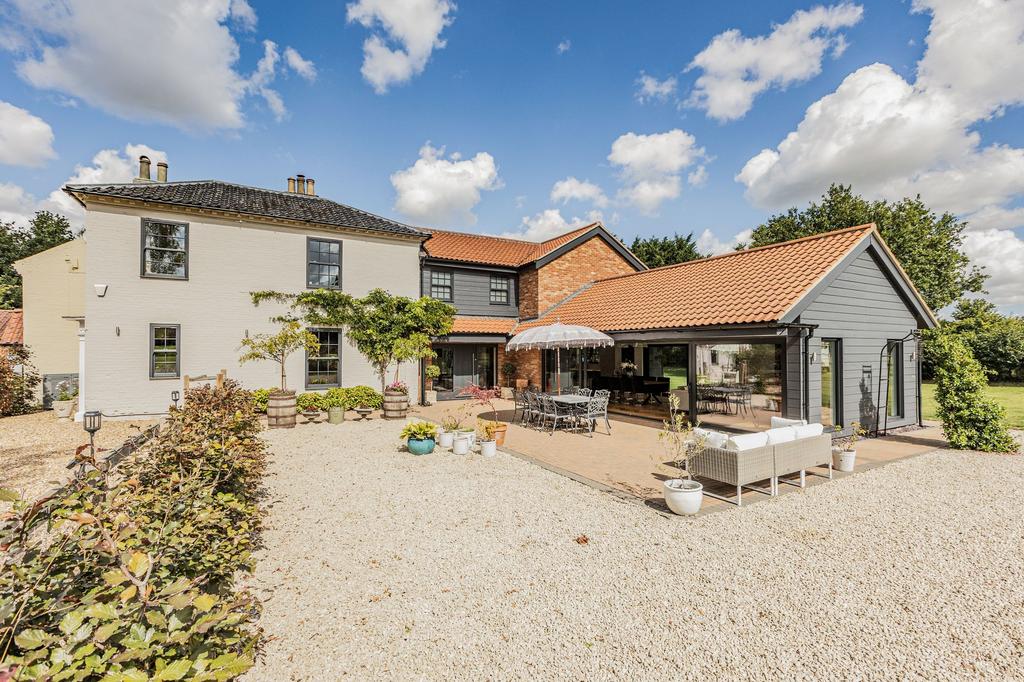 Bergh Apton 4 bed village house - £900,000