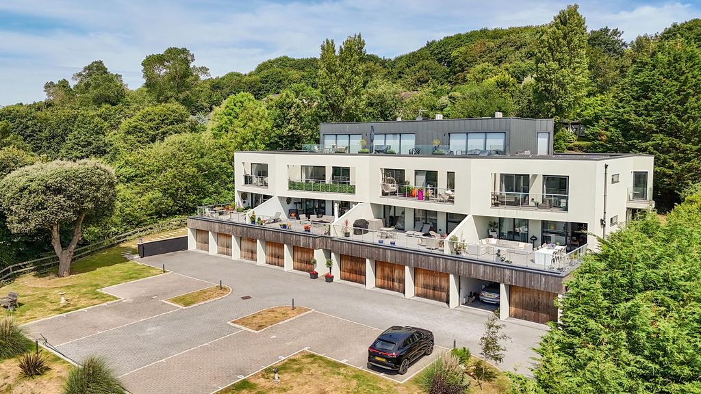 69a Seabrook Road, Hythe CT21 2 bed flat to rent - £1,800 pcm (£415 pw)