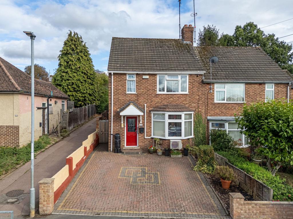 Bryant Road, Kettering NN15 3 bed semi-detached house - £250,000