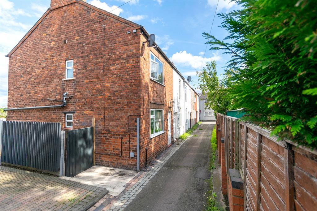 Pinfold Lane, Middlewich 2 bed end of terrace house for sale - £140,000