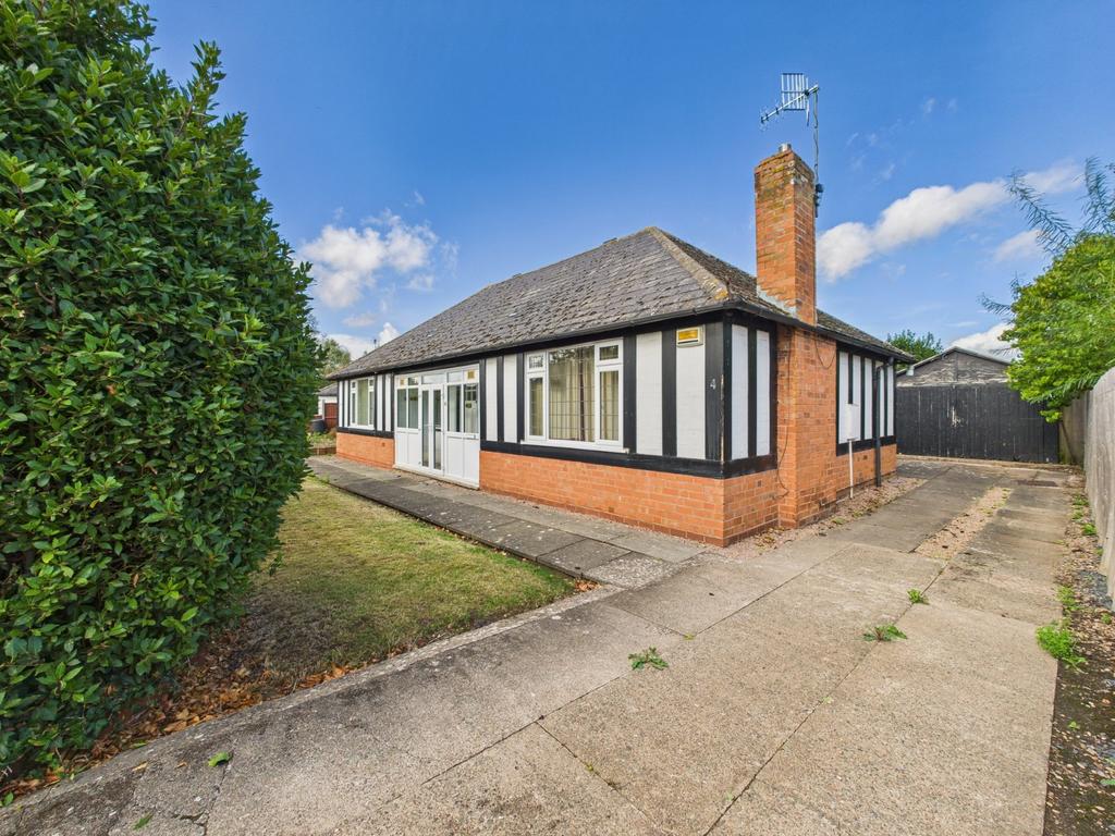 Alexander Road, Worcester... 3 bed bungalow - £325,000
