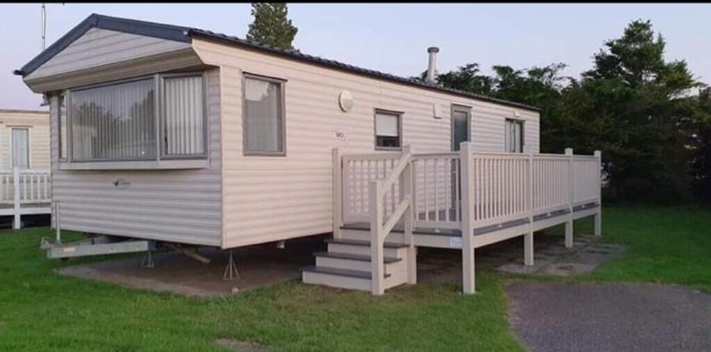 the poplars, WALTON-ON-THE-NAZE CO14 2 bed park home for sale - £10,000