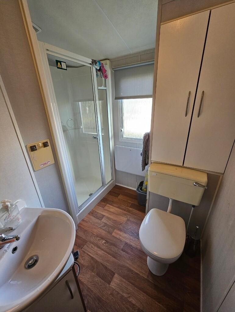 the poplars, WALTON-ON-THE-NAZE CO14 2 bed park home for sale - £10,000