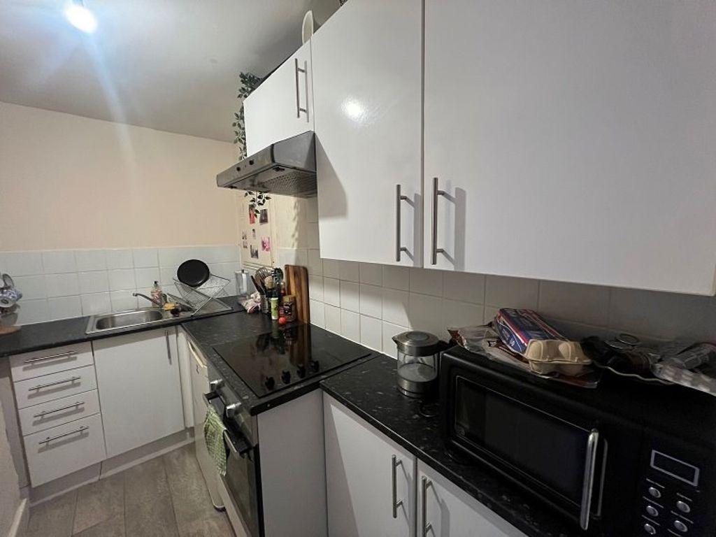 Regency Square, Brighton BN1 2FG Studio - £900 pcm (£208 pw)