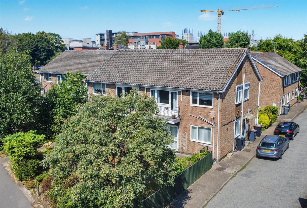 Highfield Court, Beeston, Nottingham 2 bed flat - £180,000