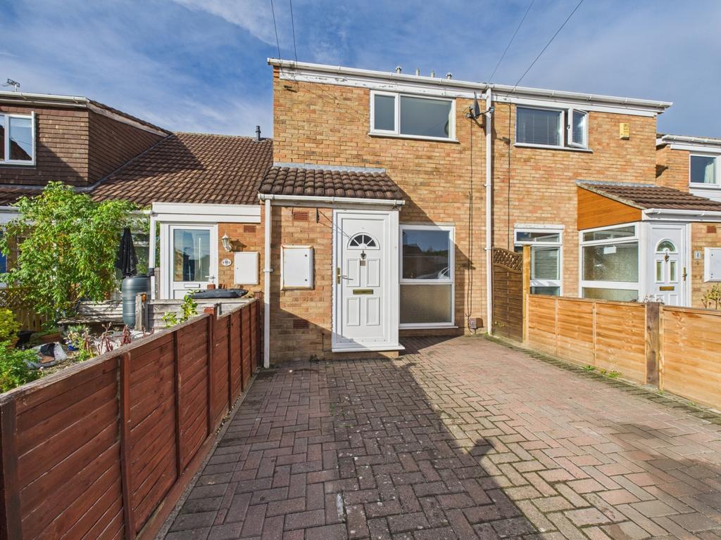 Barrow Close, Quedgeley, Gloucester, GL2 2 bed house to rent - £1,050 ...