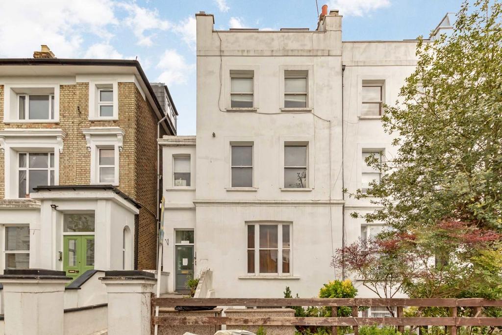 Keith Grove, London W12 3 bed flat - £3,198 pcm (£738 pw)