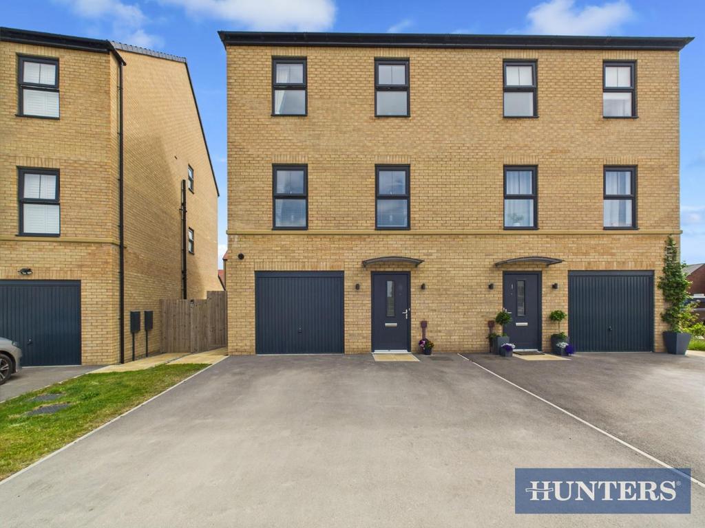Field Maple Crescent, Beverley 4 bed semi-detached house - £315,000