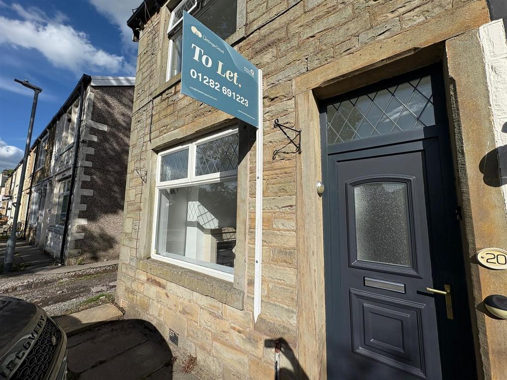 Lytton Street, Burnley 2 bed house - £695 pcm (£160 pw)
