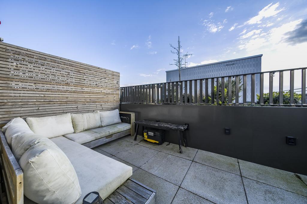 Regal Walk Bexleyheath DA6 1 bed flat - £1,550 pcm (£358 pw)