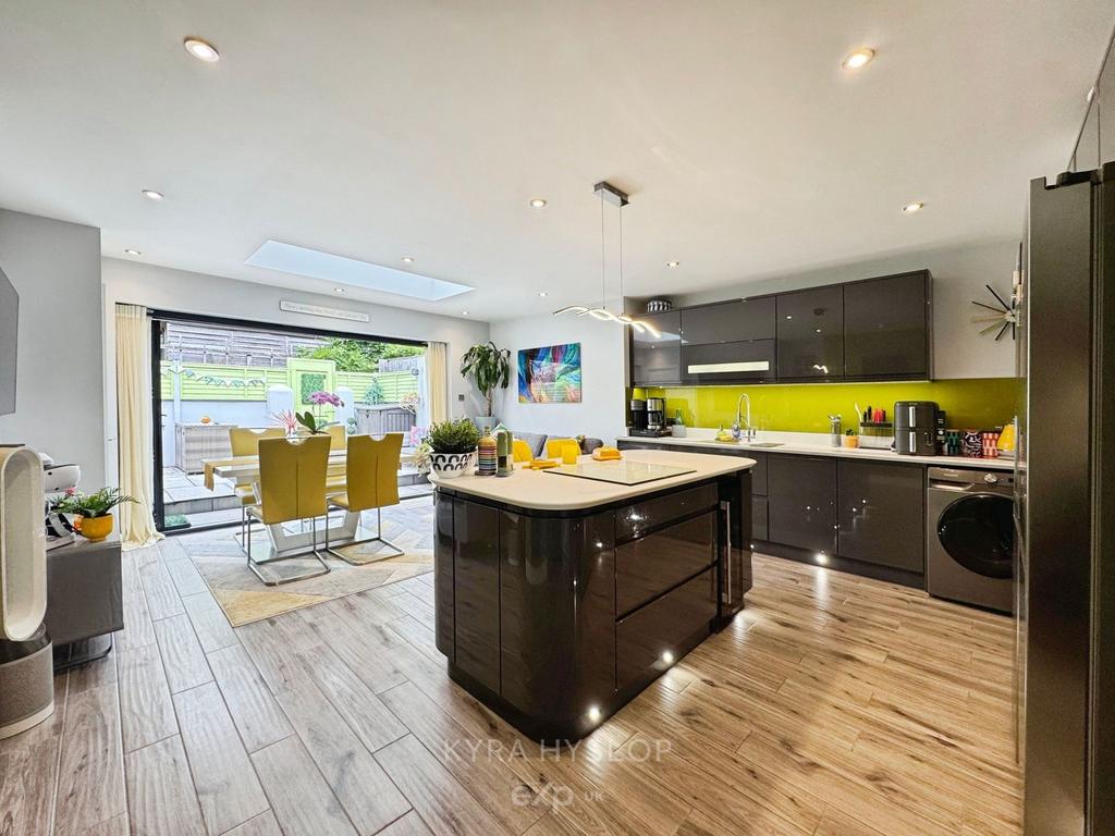 Exwick Road, Exeter EX4 2 bed terraced house - £280,000
