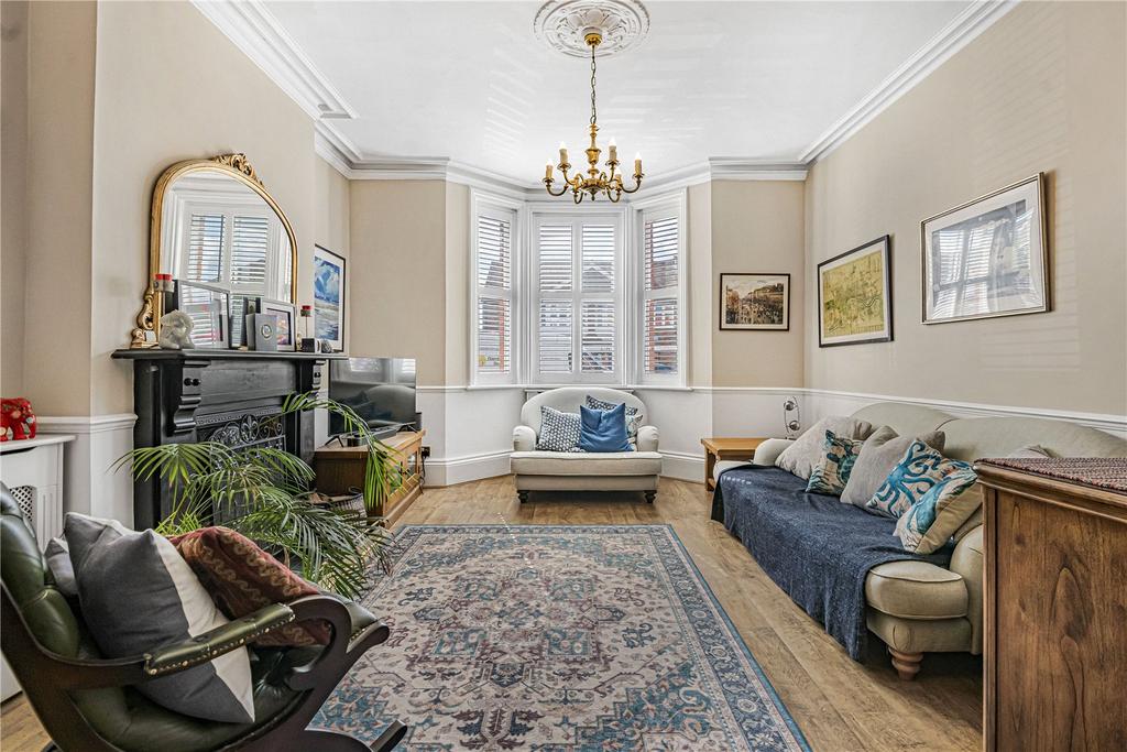 Freehold Garden Apartment, RG9 1AT 3 bed apartment for sale - £775,000
