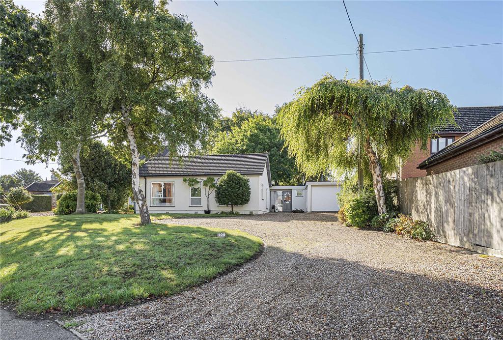 Station Road, Cogenhoe, Northampton... 3 bed bungalow for sale - £585,000