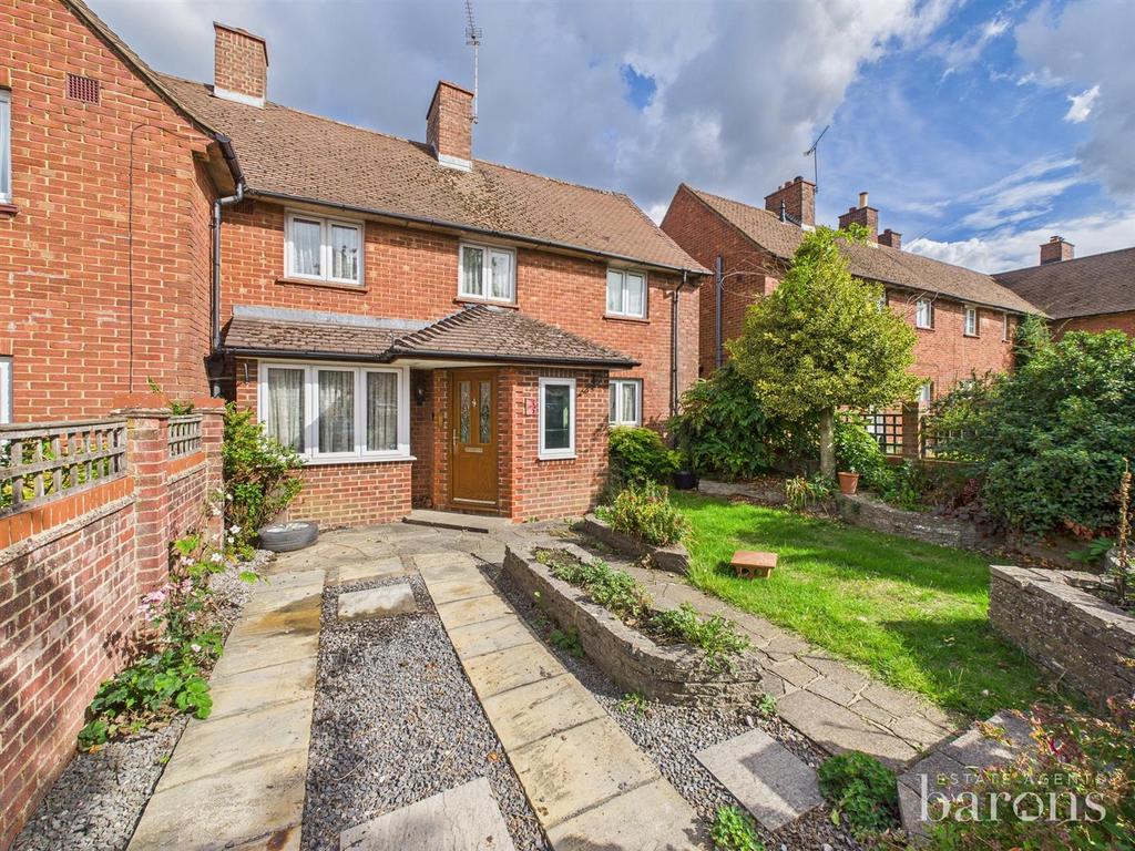 Western Way, Basingstoke RG22 3 bed semi-detached house - £350,000