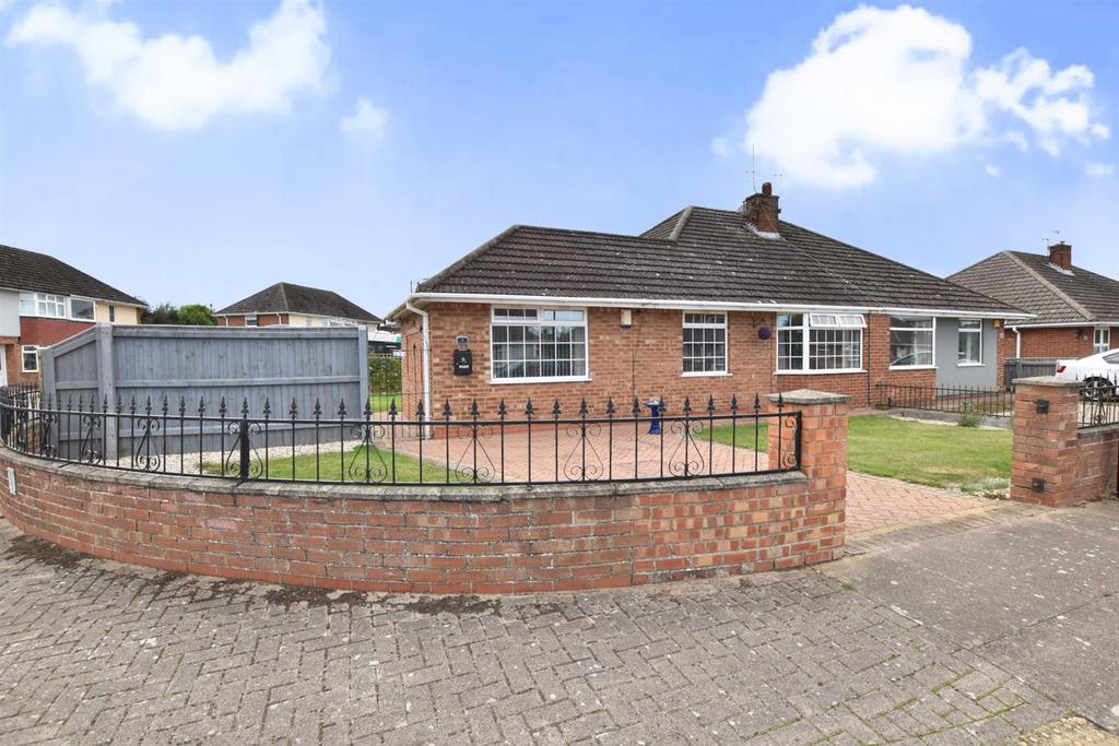 Kiddier Avenue, Grimsby DN33 3 bed semi-detached house - £180,000