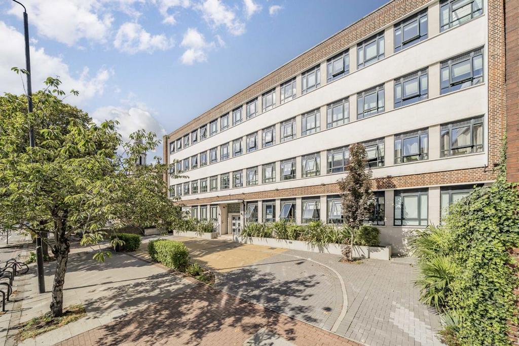 Balham High Road, London SW12 Studio - £1,800 pcm (£415 pw)