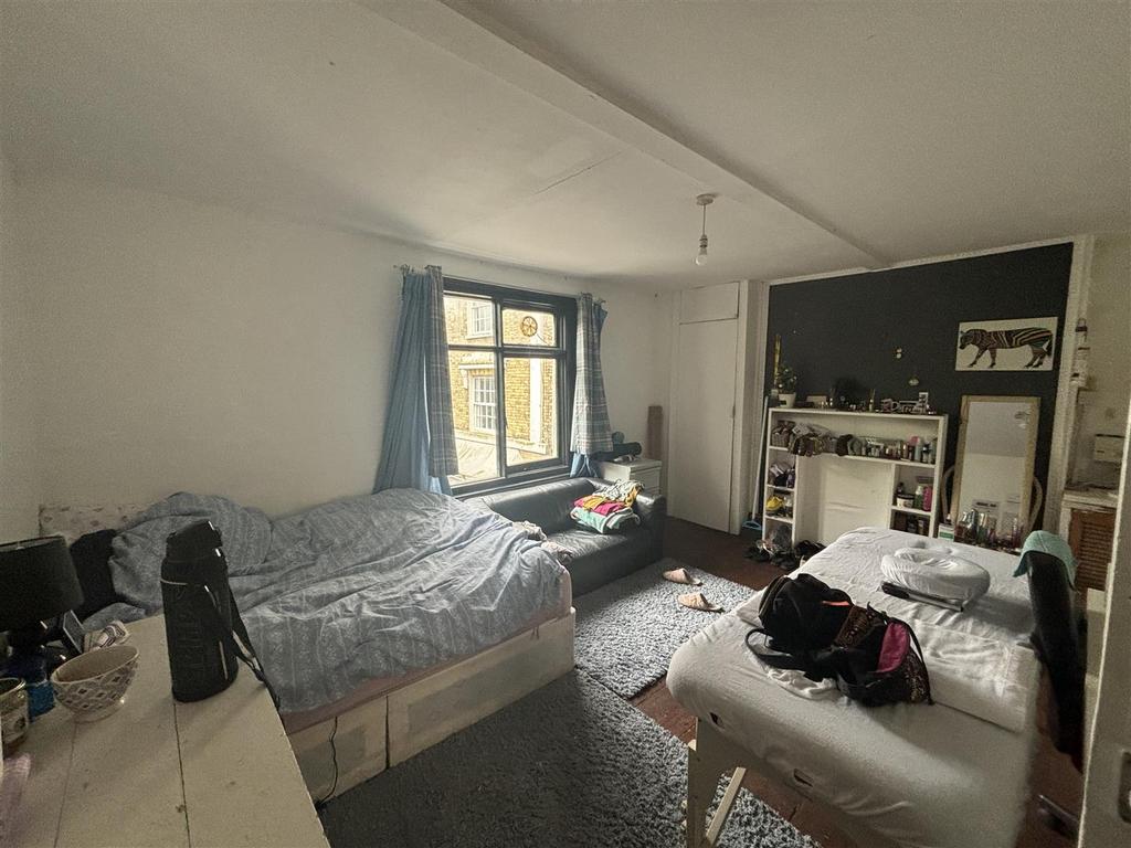 Russell Square, Brighton, East Sussex 4 bed house to rent - £575 pcm (£ ...