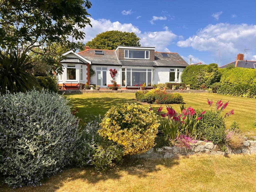 Fontygary Road, Rhoose, CF62 3DU 4 bed detached bungalow for sale - £ ...