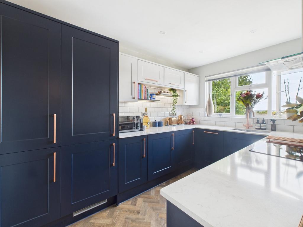 Burton Way, Windsor, Berkshire, SL4 3 bed maisonette for sale - £379,950