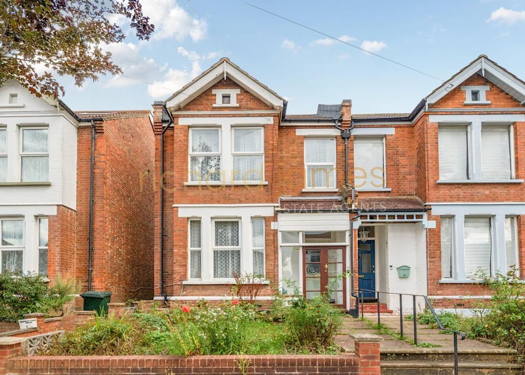 Byron Road, Mill Hill, London, NW7 4 bed house for sale - £875,000