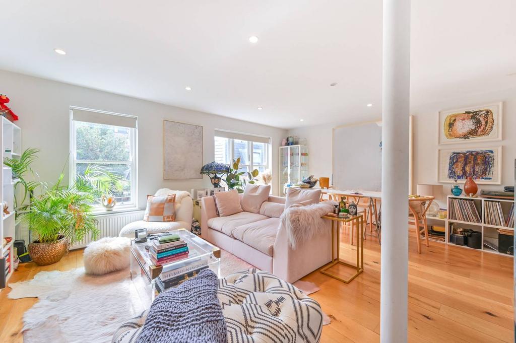 Dunworth Mews, Notting Hill, London, W11 2 bed mews - £4,117 pcm (£950 pw)