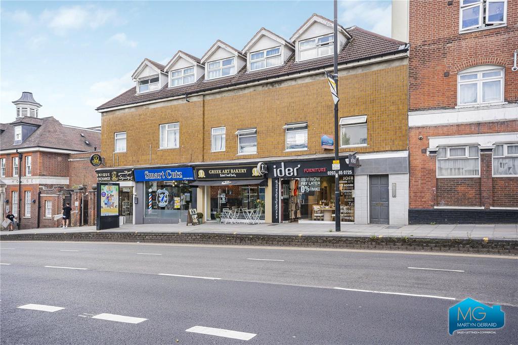 High Street, High Barnet... 1 bed apartment - £1,250 pcm (£288 pw)