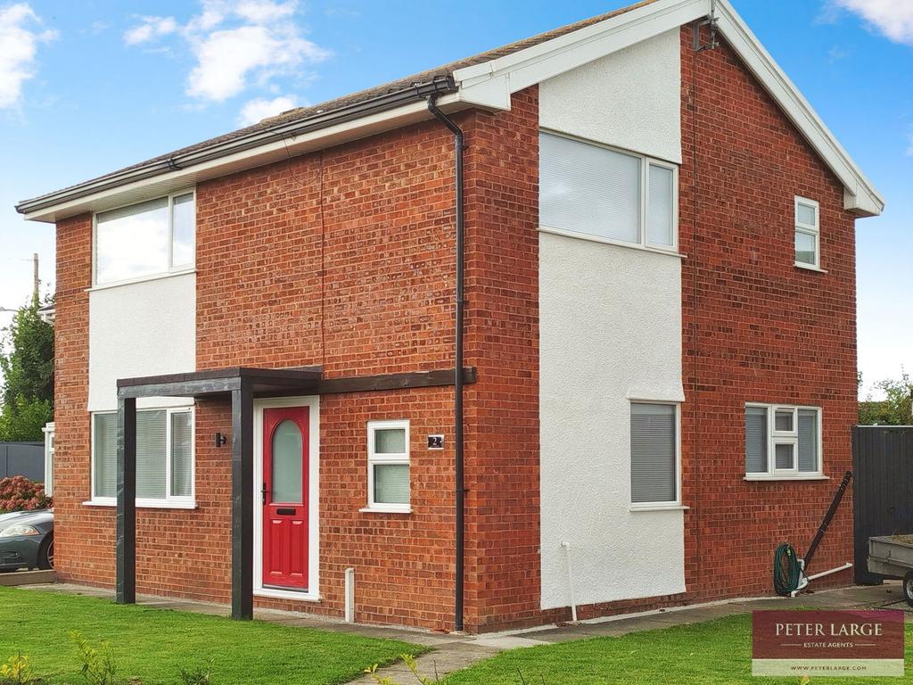 2 Llys Tudur, Rhyl, LL18 4AX 4 bed detached house for sale - £275,000