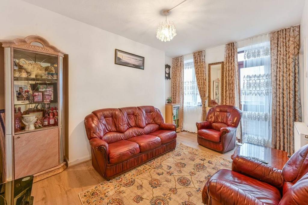 Wigan House, Upper Clapton, London, E5 1 bed flat to rent - £1,900 pcm ...