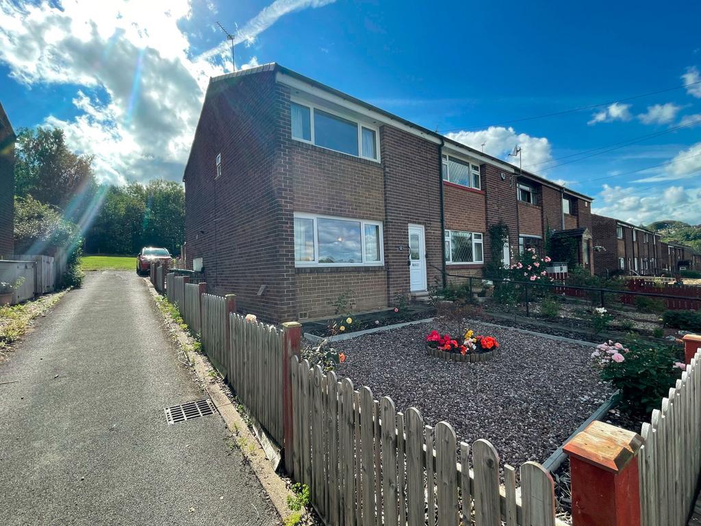 Royds Avenue, New Mill, Holmfirth 3 bed end of terrace house - £175,000