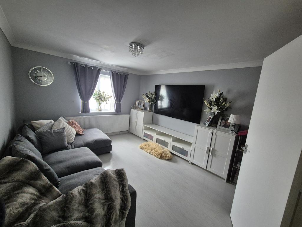 at Lowden Road, Southall, Southall UB1 1 bed apartment for sale - £55,000