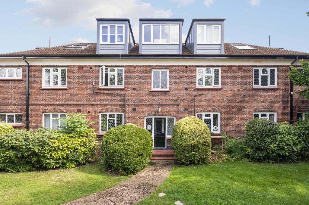 Grand Drive, Raynes Park SW20 2 bed apartment - £450,000