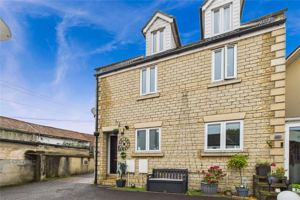 High Street, Radstock BA3 3 bed semi-detached house - £285,000