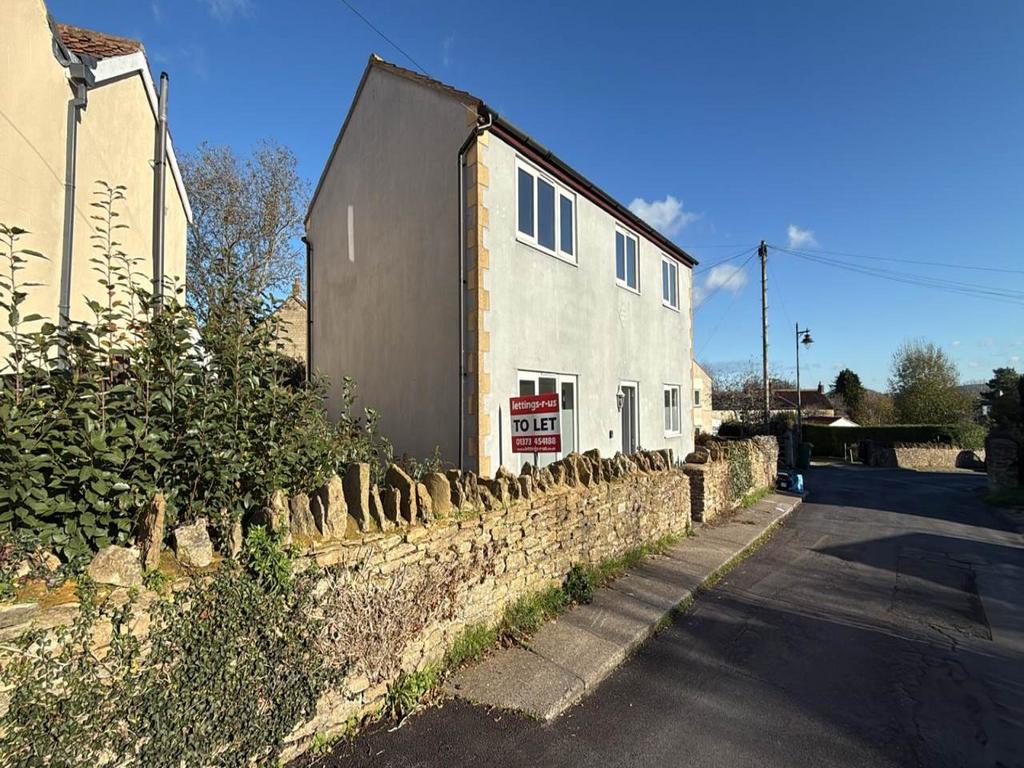 Long Ground, Frome, Somerset 3 bed house - £1,500 pcm (£346 pw)