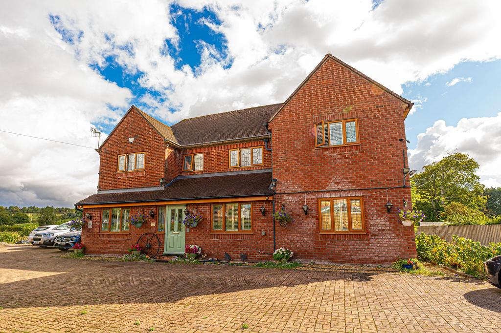 Candwr Road, Ponthir, NP18 4 bed detached house - £675,000