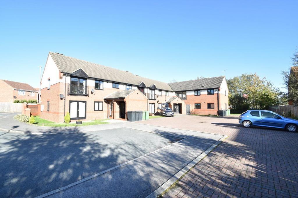 Cricketers Close, Garforth 2 bed apartment to rent - £895 pcm (£207 pw)