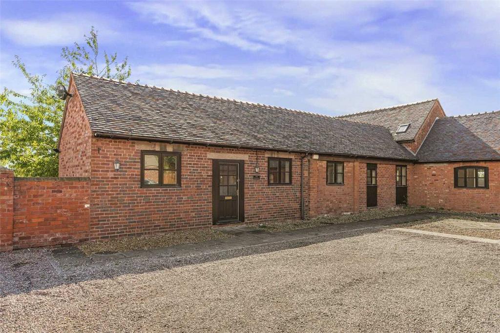 Mount Farm Barns, Hopton, Stafford... 4 bed barn conversion - £1,400 ...