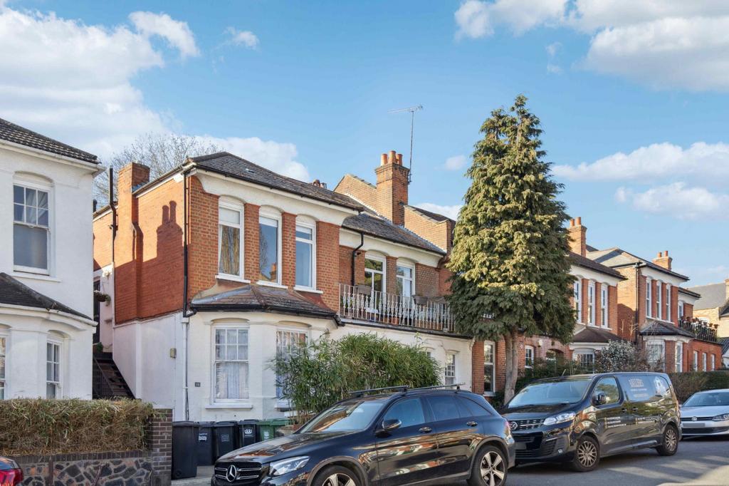 Queensthorpe Road, London, SE26 2 bed flat - £500,000