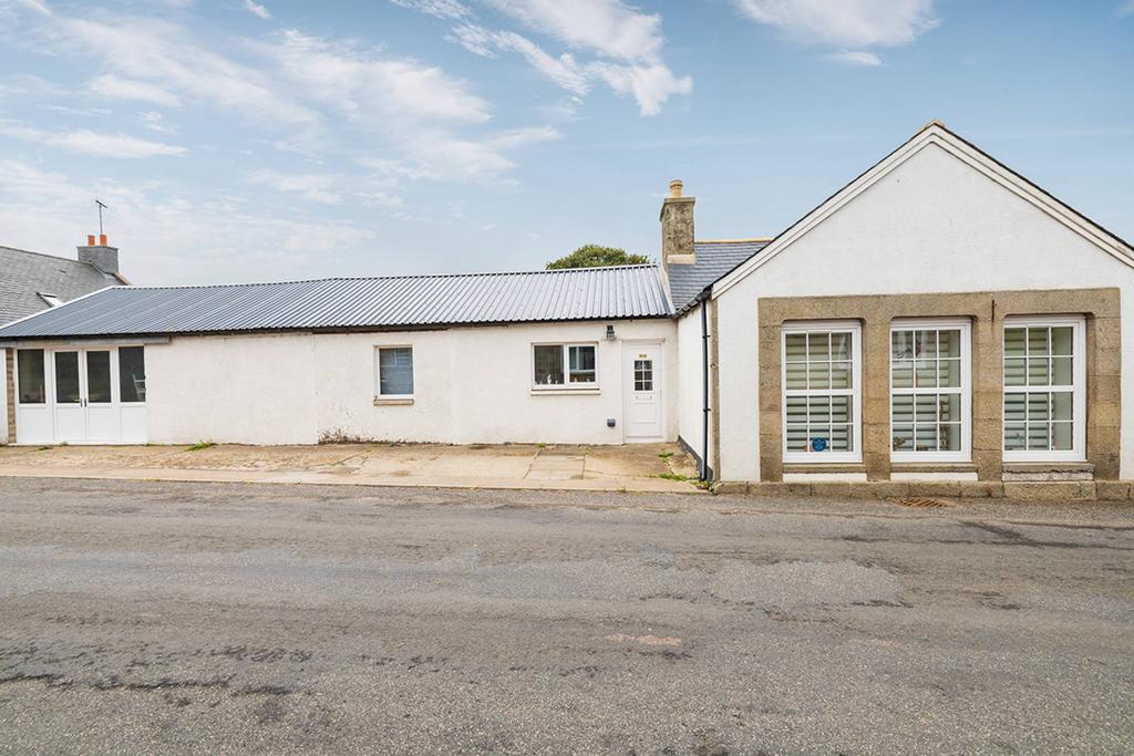 88 High Street, Strichen... 5 bed detached house for sale - £195,000