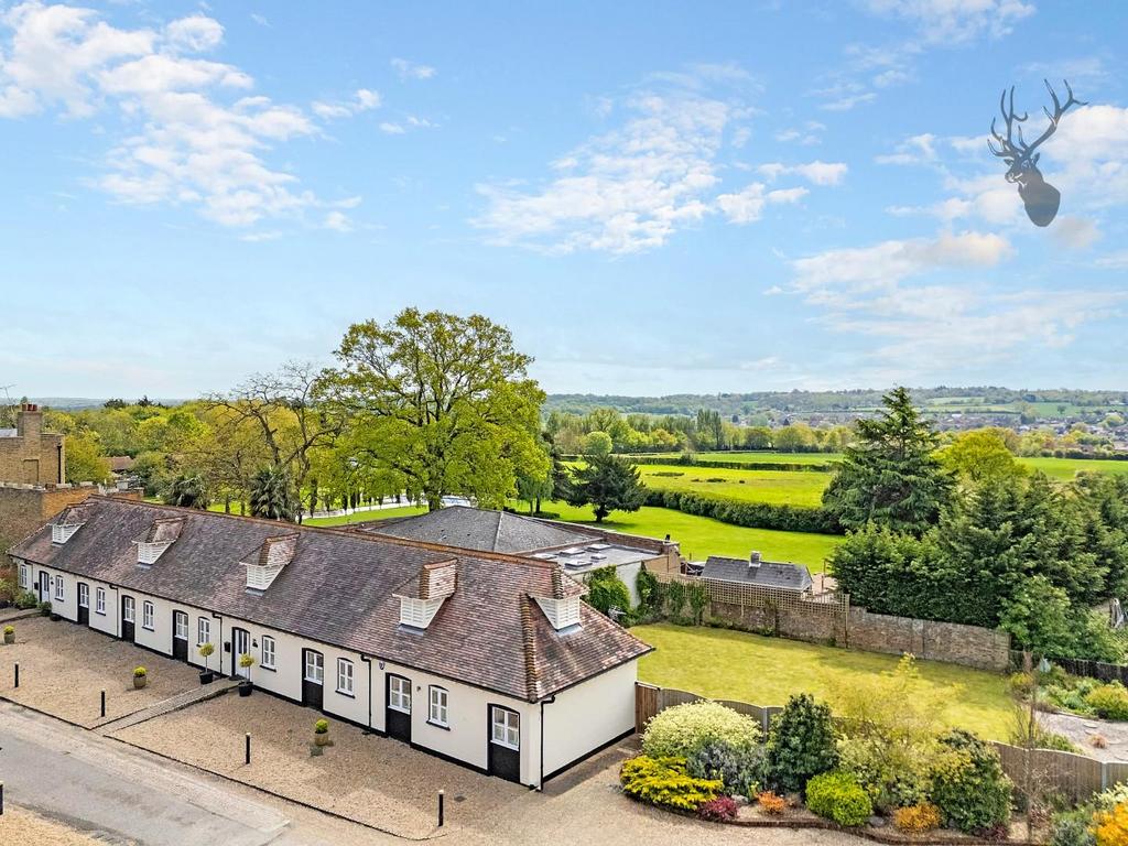Abridge Road, Theydon Bois 2 bed barn conversion - £550,000